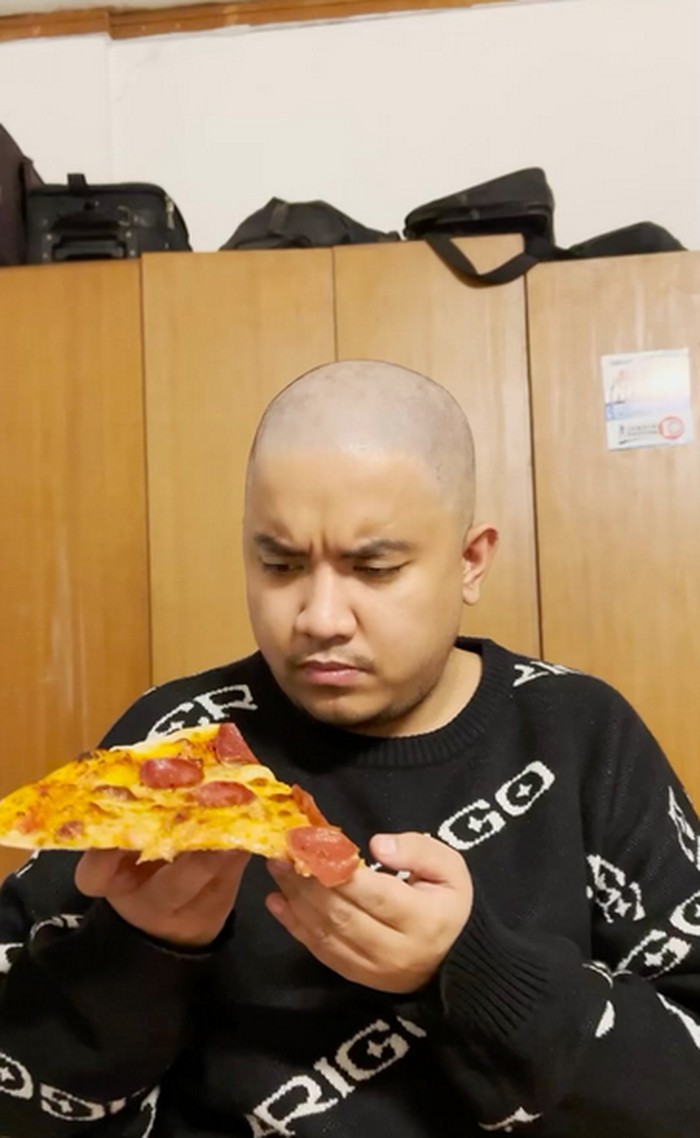 Seru! Gaya Oza Rangkuti Saat Makan Pizza hingga Ramen Jepang