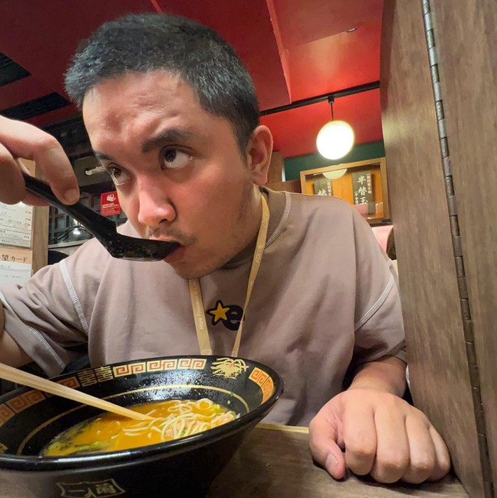 Seru! Gaya Oza Rangkuti Saat Makan Pizza hingga Ramen Jepang