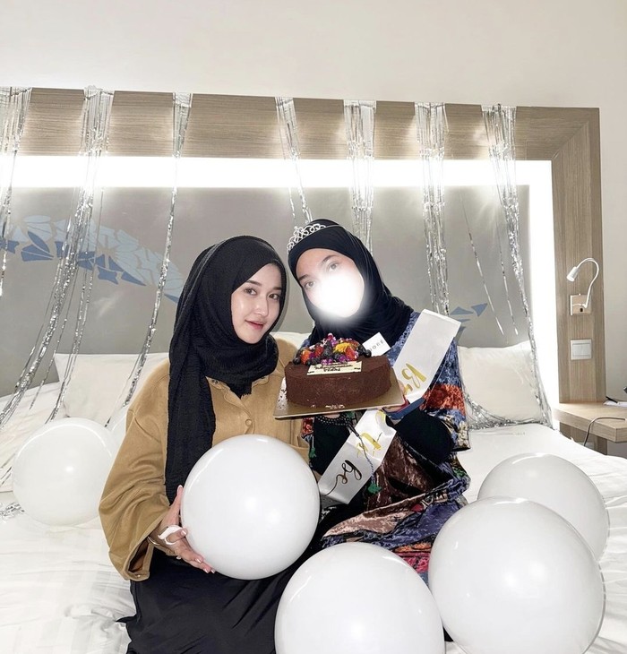 Gus Zizan dan Istri Ternyata Sesama Foodies yang Doyan Kulineran