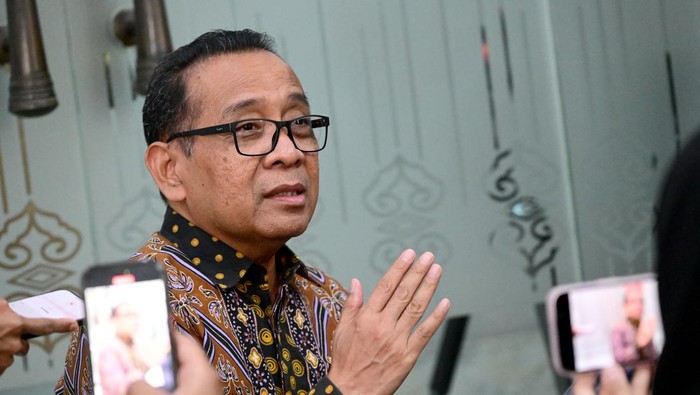 Menko PMK Muhadjir Sebut Pratikno 'Calon Pengganti Saya' di Peluncuran Buku Menko PMK Muhadjir Sebut Pratikno 'Calon Pengganti Saya' di Peluncuran Buku