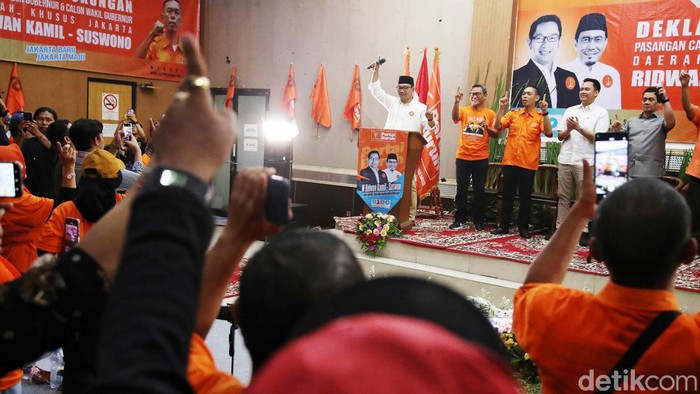 Ridwan Kamil Dapat Dukungan dari Partai Buruh di Pilgub Jakarta Ridwan Kamil Dapat Dukungan dari Partai Buruh di Pilgub Jakarta
