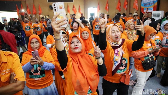 Ridwan Kamil Dapat Dukungan dari Partai Buruh di Pilgub Jakarta Ridwan Kamil Dapat Dukungan dari Partai Buruh di Pilgub Jakarta
