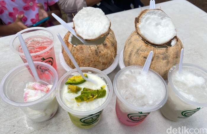 Segarnya Minum Es Kopyor di Tengah Suasana Kebun Asri Bogor