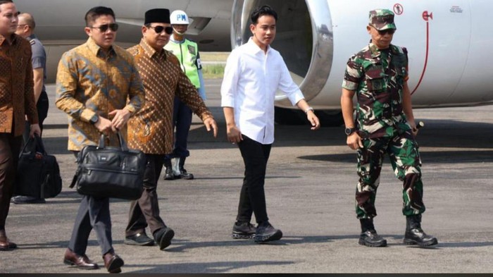 Momen Gibran Jemput Prabowo untuk Bertemu Jokowi di Solo Momen Gibran Jemput Prabowo untuk Bertemu Jokowi di Solo