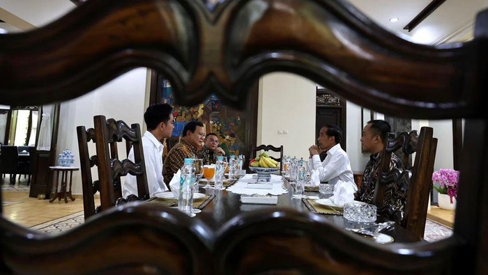 Bertemu Jokowi Bareng Gibran di Solo, Prabowo: Bincang-bincang Ringan Bertemu Jokowi Bareng Gibran di Solo, Prabowo: Bincang-bincang Ringan