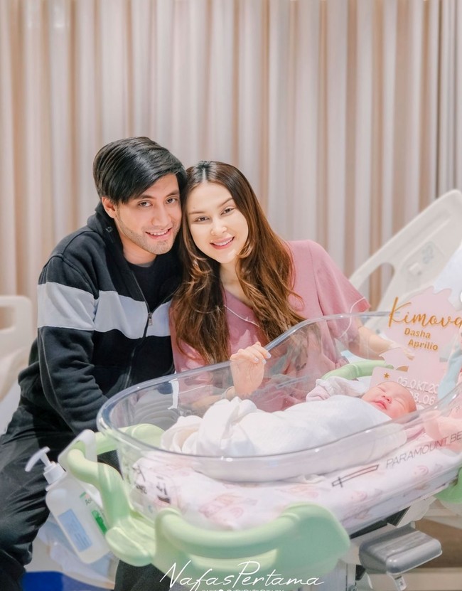 7 Foto Perdana Baby Kimova Anak Kevin Aprilio-Vicy Melanie, Imut Menggemaskan