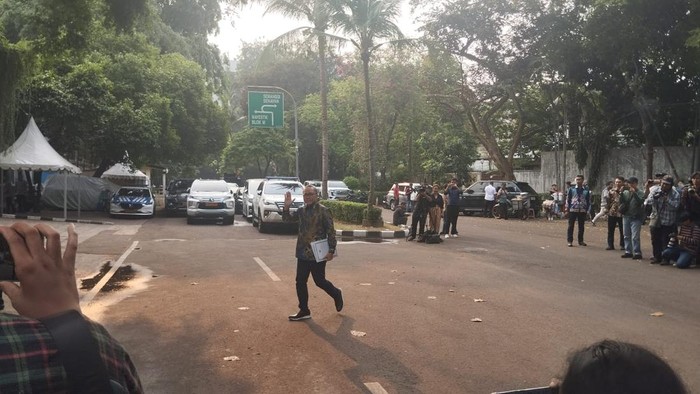 Zulhas, AHY dan Tito Susul Sejumlah Calon Menteri ke Rumah Prabowo Zulhas, AHY dan Tito Susul Sejumlah Calon Menteri ke Rumah Prabowo