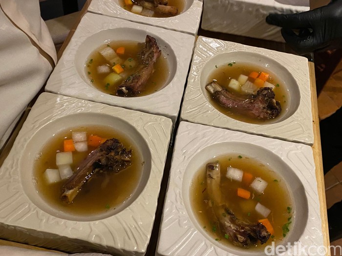 Mewah! Lapo Modern di SCBD Ini Sajikan Masakan Autentik Batak