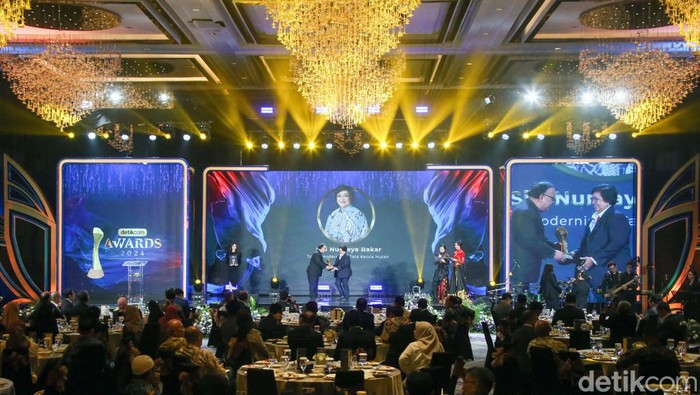 Momen Siti Nurbaya Raih Tokoh Modernisasi Tata Kelola Hutan