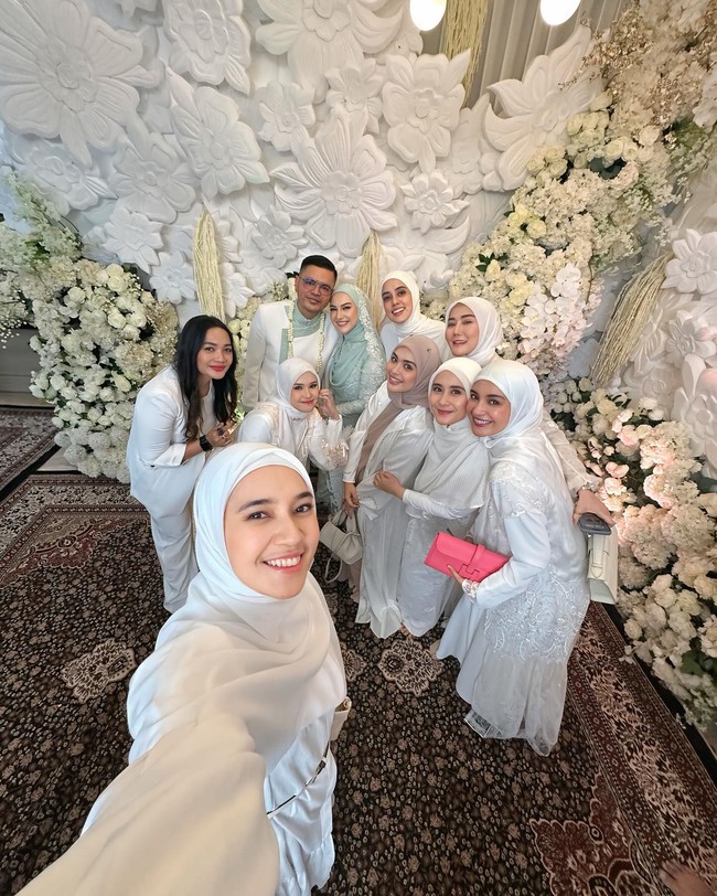 Gaya Irish Bella Dinikahi Pengusaha Haldy Sabri, Bergaun Pengantin Hijau Tosca