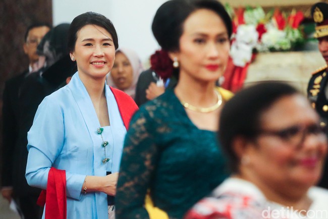 Foto: Pesona Veronica Tan saat Dilantik Jadi Wamen, Berkebaya Biru