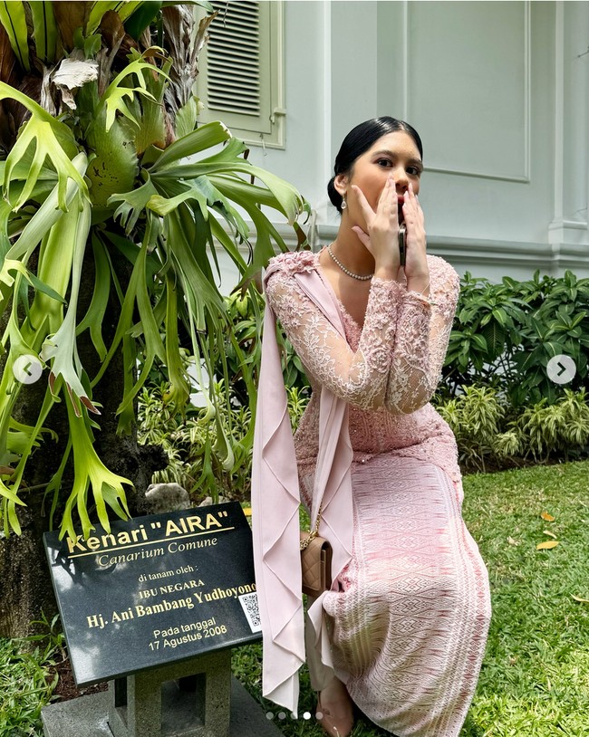7 Foto Aira, Putri AHY Cantik dan Tingginya Curi Atensi di Pelantikan Menteri