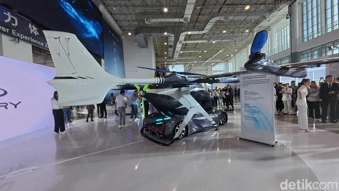 Lebih Dekat dengan Mobil Terbang Chery