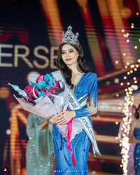 Foto Miss Universe Malaysia Pamer Kostum Nasional Disebut Mirip Power ...