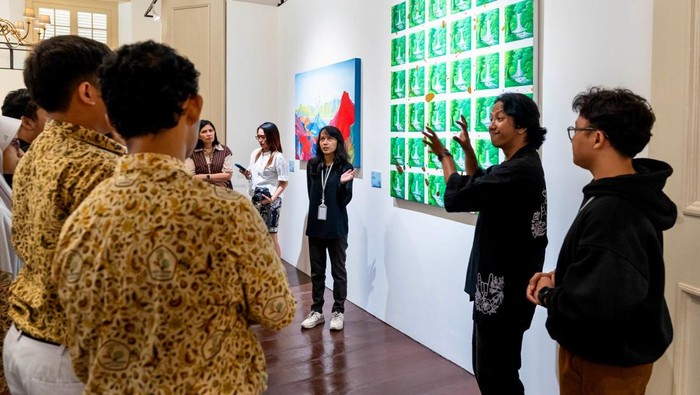 Antusias Murid Berkebutuhan Khusus Kunjungi Pameran Lukisan