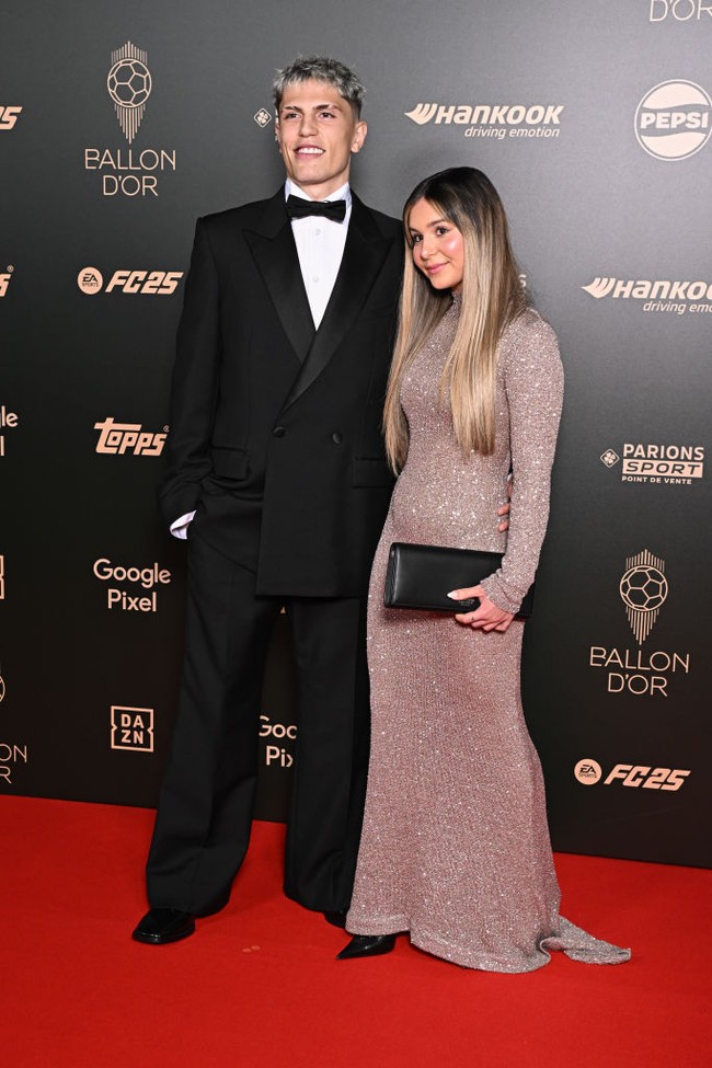 Foto: Gaya Seksi 6 WAGs di Pesta Ballon d'Or, Istri Drogba Pamer Perut