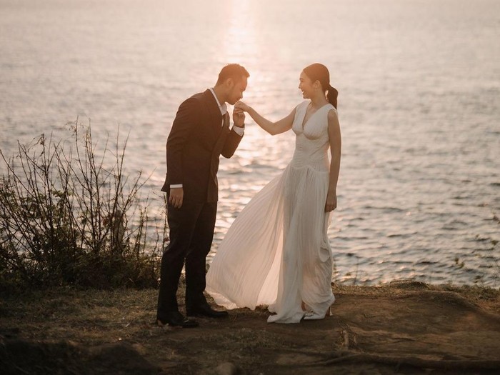 Romantis! Intip Foto Prewedding Febby Rastanty dan Drajad Djumantara