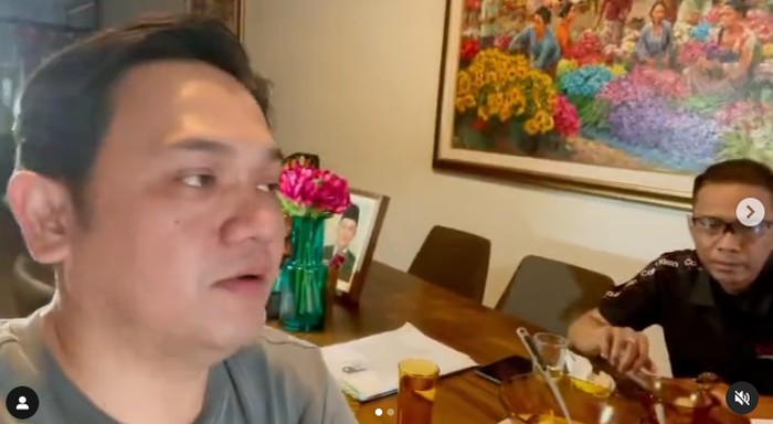 Gaya Farhat Abbas Saat Makan Nasi Tempong hingga Bubur Pontianak