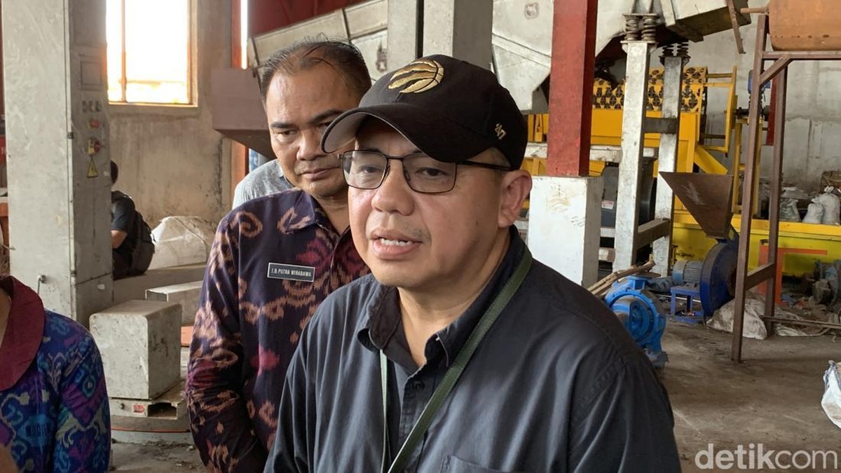KLH Evaluasi Teknologi Pengolahan Sampah di TPST Kertalangu