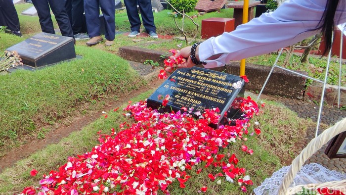 Teladan Hidup Para Tokoh Kesehatan, Soeharto Heerdjan hingga Bung Hatta