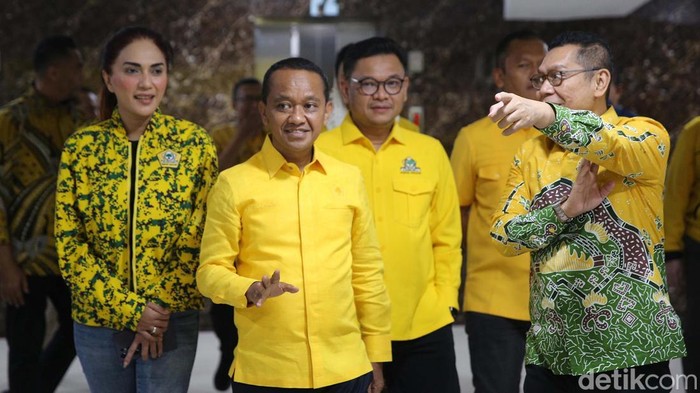 Potret Bahlil Umumkan Kepengurusan DPP Golkar Periode 2024-2029 Potret Bahlil Umumkan Kepengurusan DPP Golkar Periode 2024-2029