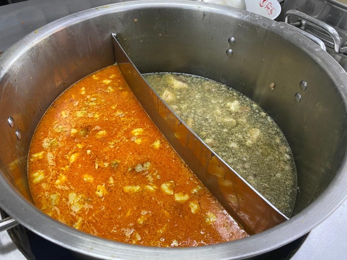 Gurih Mantap! Bakso Spesial dengan Tetelan Oseng Buatan 'Tjap Haji'