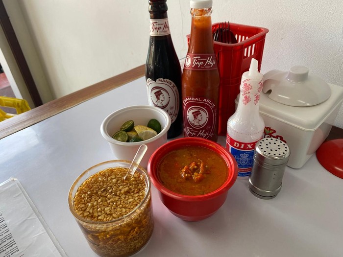 Gurih Mantap! Bakso Spesial dengan Tetelan Oseng Buatan 'Tjap Haji'