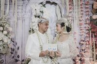 Pesona Febby Rastanty Dinikahi Drajat Djumantara, Anggun Jadi Pengantin ...