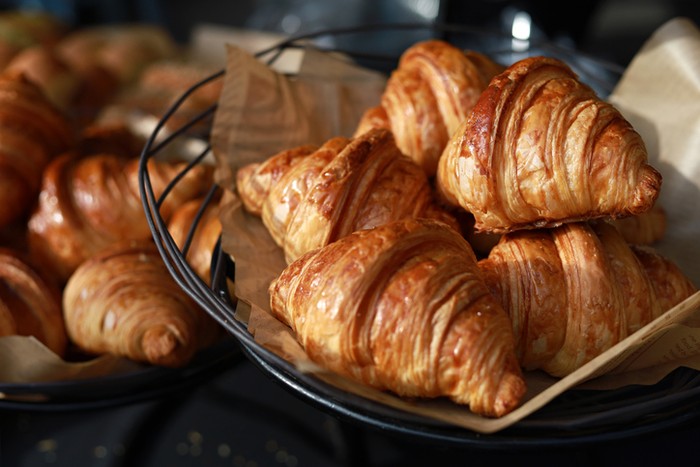 Sourdough Makin Naik Kelas, Kini Hadir dalam Bentuk Croissant Flaky