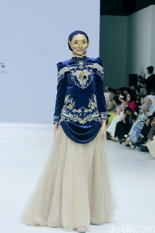 10 Koleksi Gaun Mewah Ayu Dyah Andari, Terinspirasi Gaya Hidup Prancis Abad 17