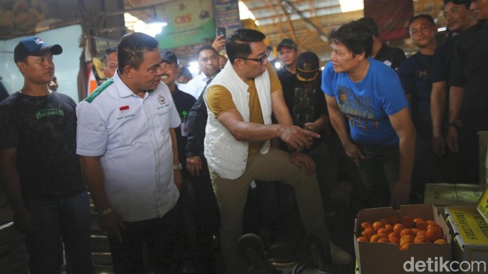 Potret RK Kunjungi Pasar Induk Kramat Jati