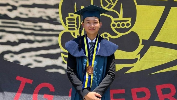 Cerita Rakha Jadi Lulusan Termuda ITB di Usia 19 Tahun, Mau Tahu Tipsnya? Cerita Rakha Jadi Lulusan Termuda ITB di Usia 19 Tahun, Mau Tahu Tipsnya?