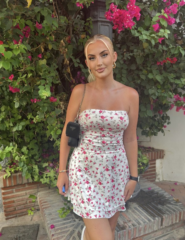 Foto: Model Kontroversial Ingin Melahirkan di Mars & Punya Anak dari ...