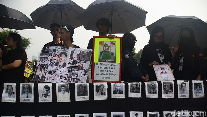 Mengingat 26 Tahun Tragedi Semanggi I di Depan Istana Negara Mengingat 26 Tahun Tragedi Semanggi I di Depan Istana Negara