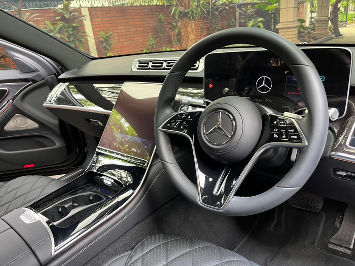 Lihat Lebih Dekat Kemewahan Mercedes-Benz S 450 President Edition