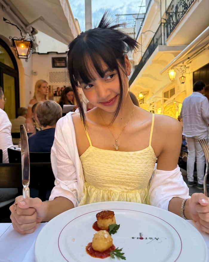 Seru! Lisa BLACKPINK Cicip Rendang hingga Nikmati Thai Tea