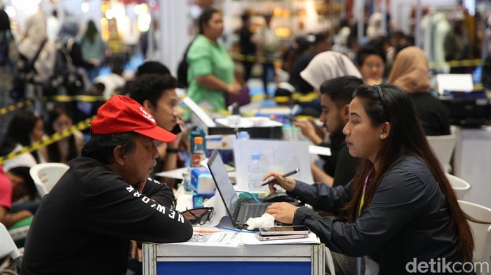 Ramai Pengunjung Berburu Promo Tiket Kereta di KAI Expo 2024