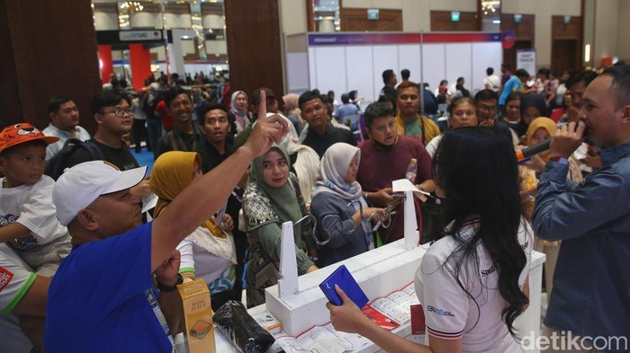 Ramai Pengunjung Berburu Promo Tiket Kereta di KAI Expo 2024