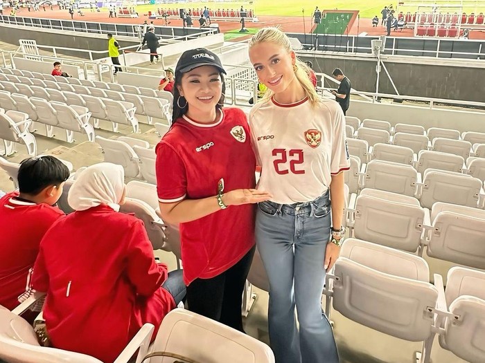Gak Boleh Iri! Fitri Carlina Dapat Kedipan Mata dari Nathan Tjoe-A-On