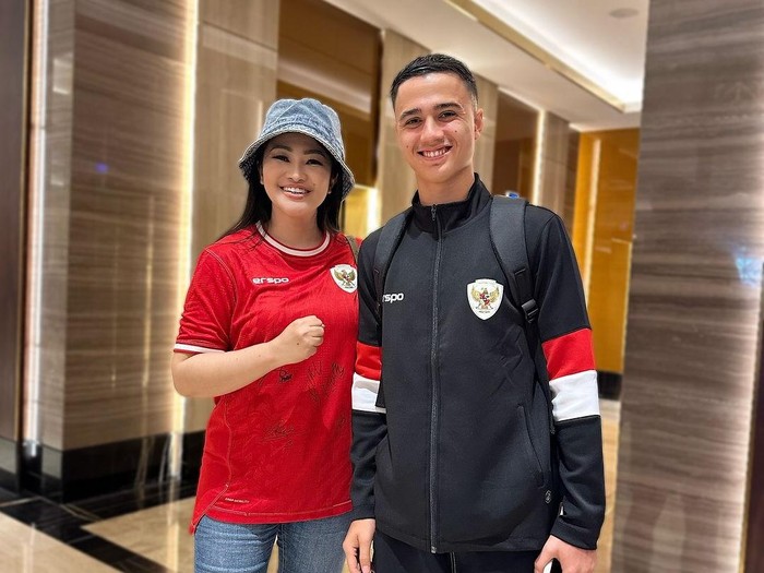 Fitri Carlina Dapat Izin Posting Foto Fefe Slinkert, Pacar Nathan Tjoe-A-On
