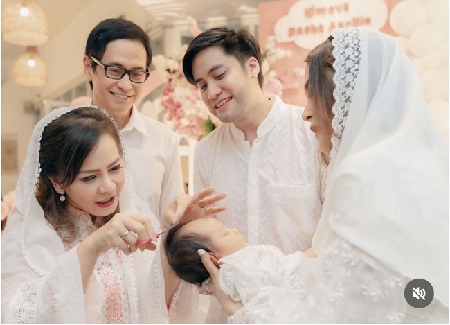 8 Foto Aqiqah Kimova Anak Kevin Aprilio, Paras Cucu Memes-Addie MS Disorot