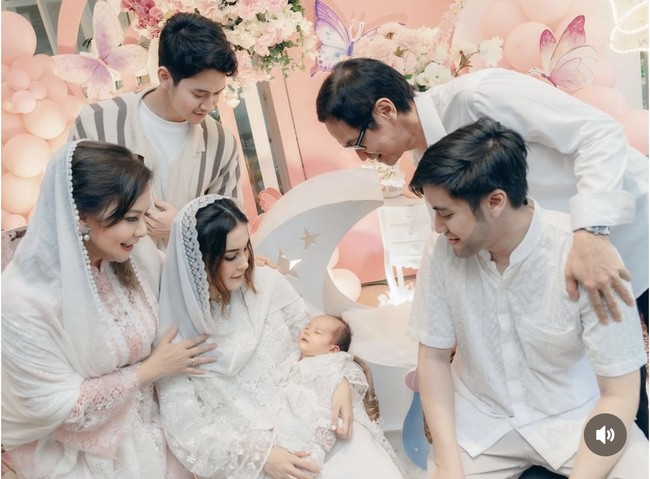 8 Foto Aqiqah Kimova Anak Kevin Aprilio, Paras Cucu Memes-Addie MS Disorot