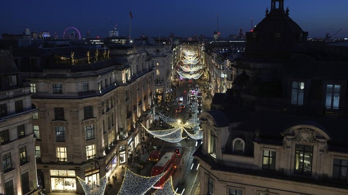 Lampu-lampu Natal Hiasi Jalanan London