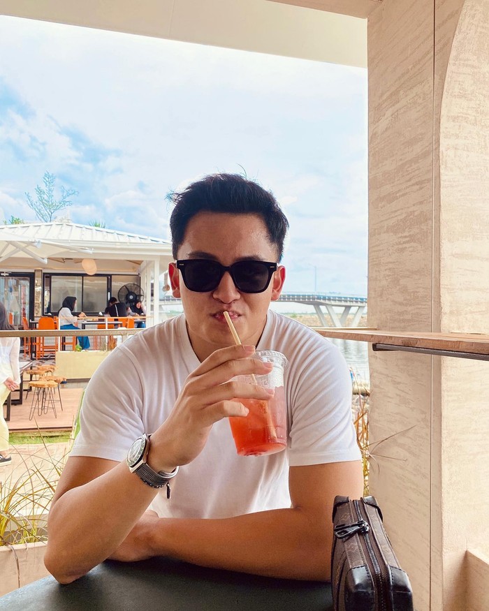 Seru! Ini Momen Randy Martin Kulineran Bareng Keluarga