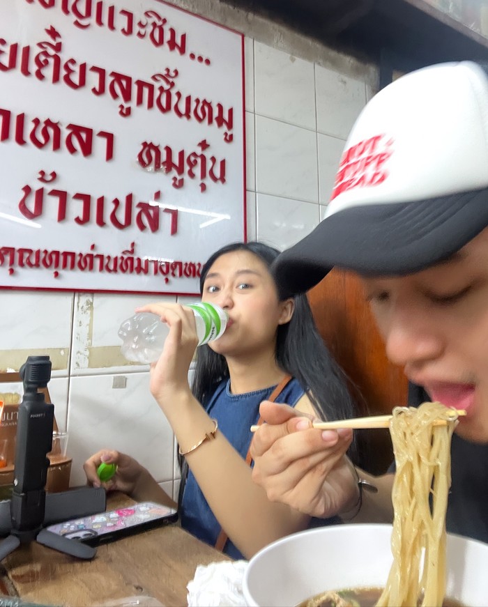 Seru! Ini Momen Randy Martin Kulineran Bareng Keluarga