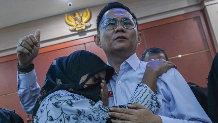 Guru Honorer Supriyani Divonis Bebas Guru Honorer Supriyani Divonis Bebas