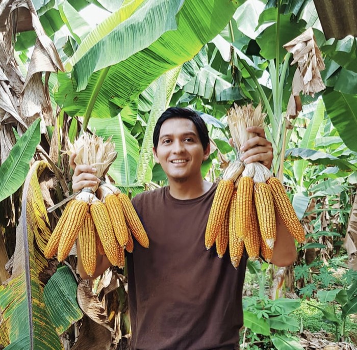Keseruan Lucky Hakim Saat Cicip Durian hingga Santap Nasi Padang