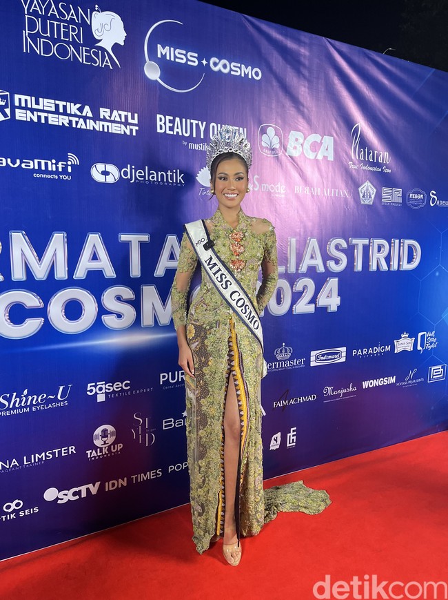 10 Potret Ketut Permata Juliastrid Kembali ke RI Usai Menang Miss Cosmo 2024