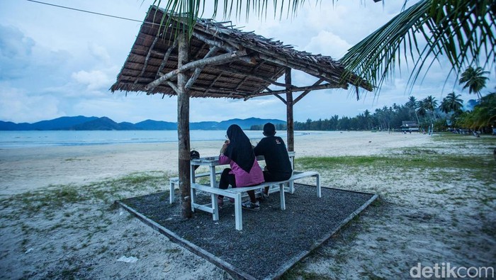 Cantiknya Pantai Padang Melang Anambas