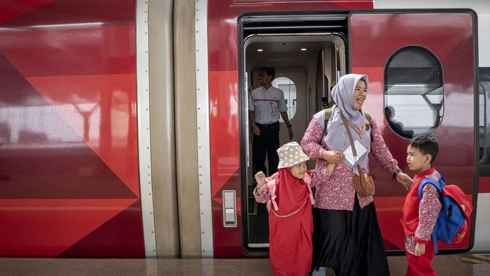 Ketika Anak TK Belajar Mengenal Kereta Cepat Whoosh
